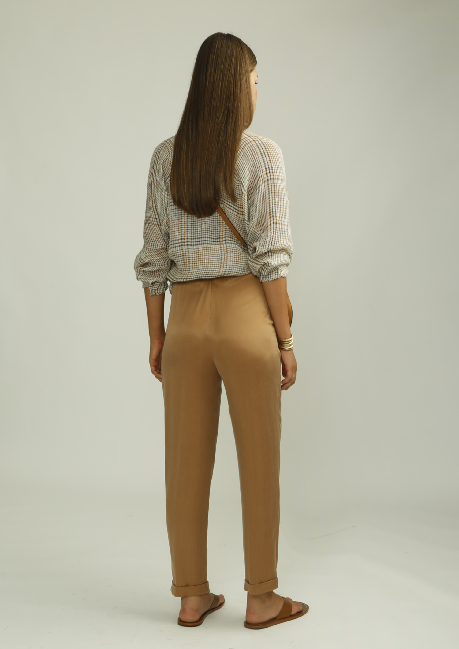 Pantalón fluido camel ALBA CONDE | Isabella Moda
